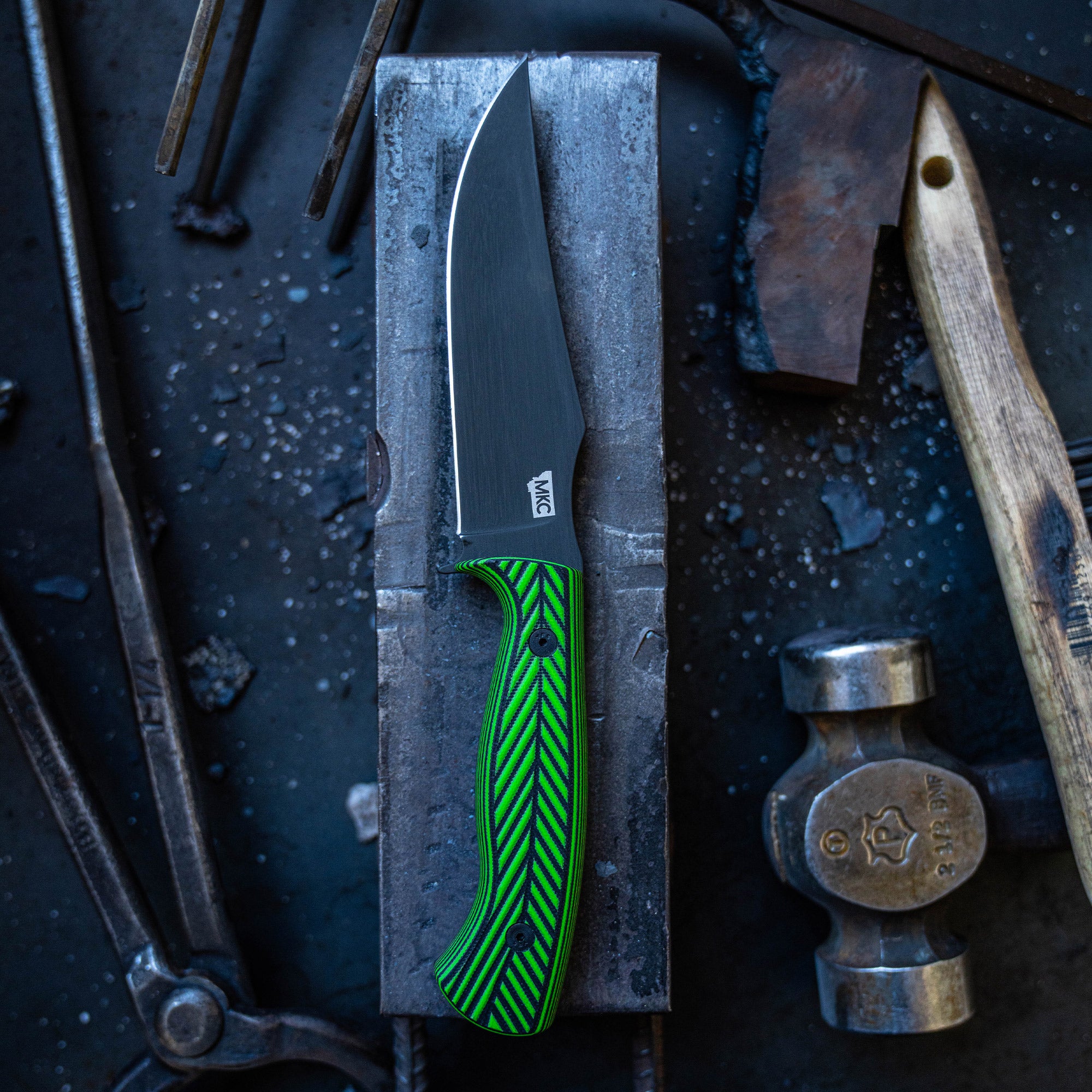 NOCK ON - TRIUMPH HUNTER XL - GREEN AND BLACK - Montana Knife Company