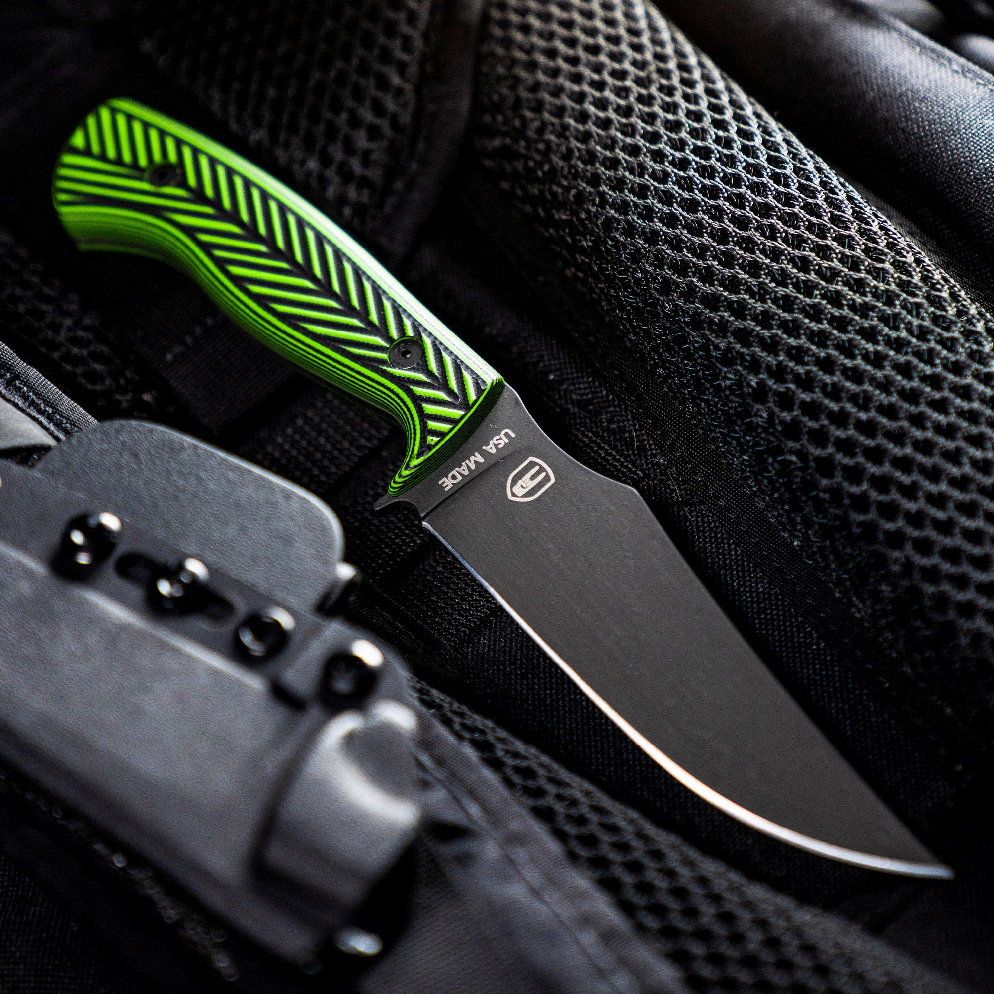 NOCK ON - TRIUMPH HUNTER XL - GREEN AND BLACK - Montana Knife Company